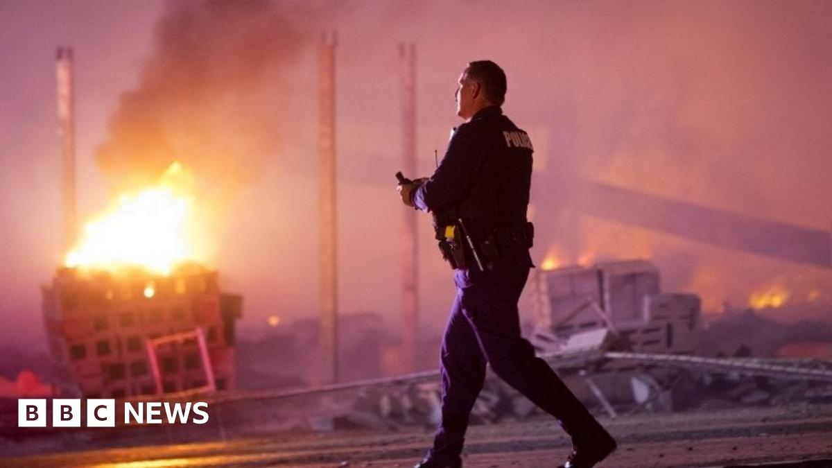 Baltimore riots: Troops deployed as cleanup begins - BBC News