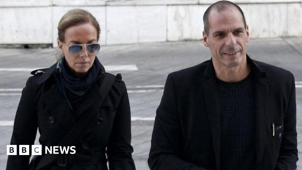 Greece's Varoufakis attacked by youths in Athens - BBC News