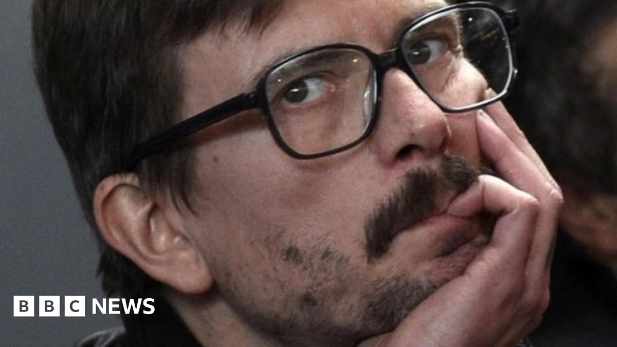 Charlie Hebdo's Luz quits Muhammad cartoons - BBC News