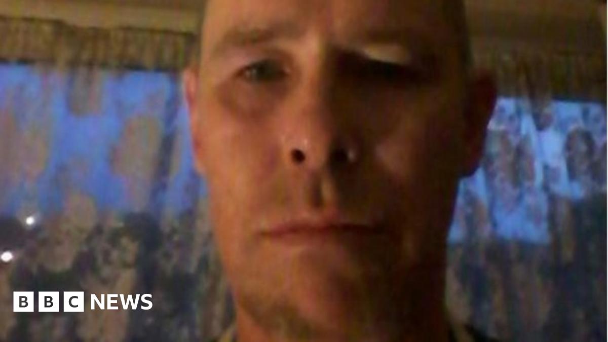 Steve Wickens, 44, from Merthyr, killed in car crash - BBC News