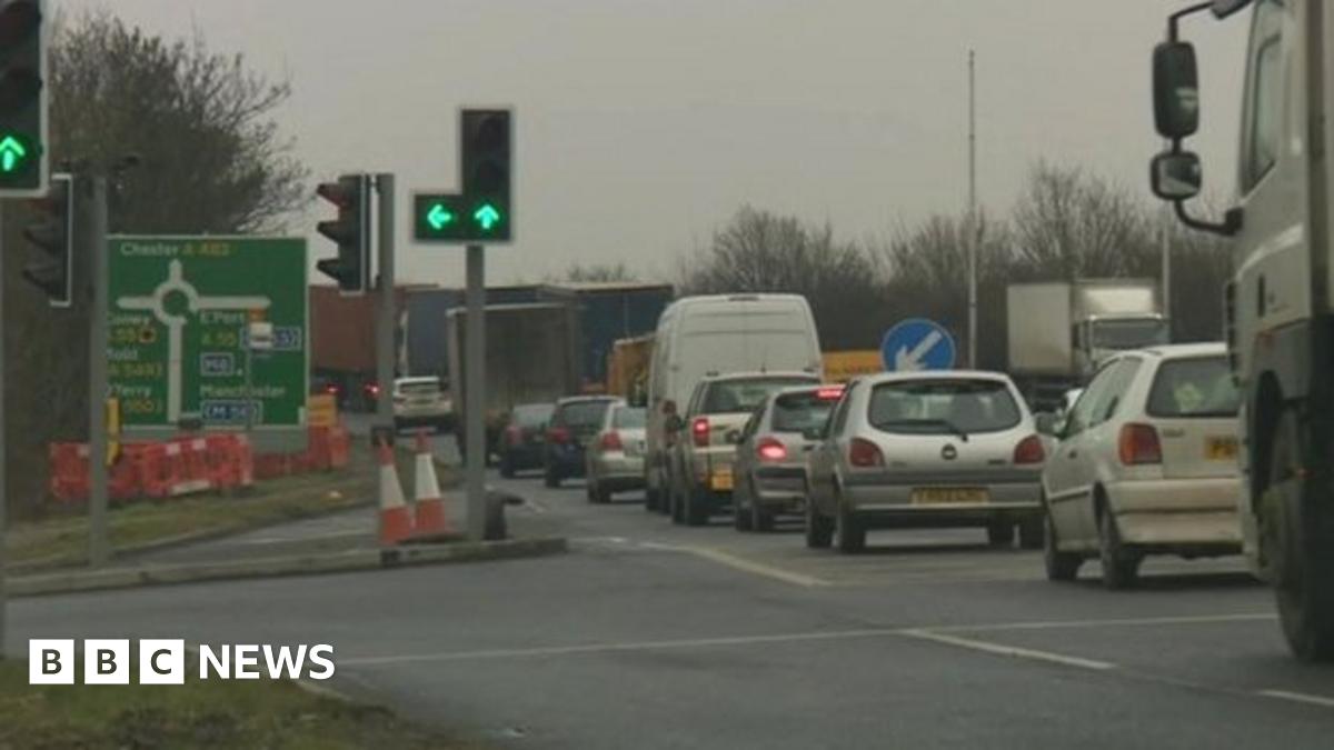 A55/A483 Wrexham bypass road works completion delayed - BBC News