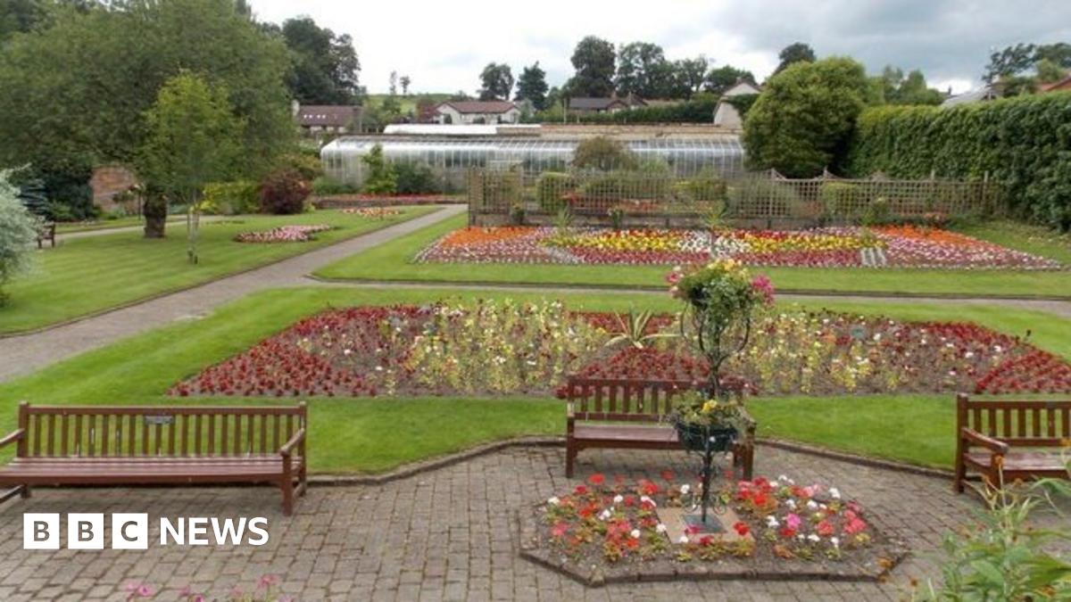 Hawick's Wilton Lodge Park at centre of new exhibition - BBC News