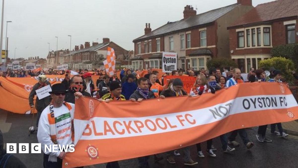 Blackpool fans stage Oyston protest at final match - BBC News
