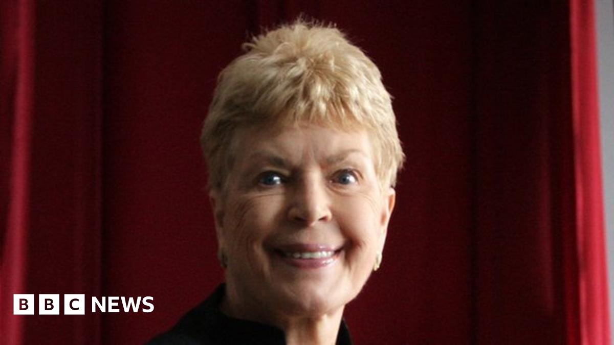 Author Ruth Rendell dies aged 85 - BBC News