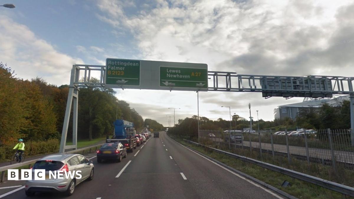 A27 closed eastbound after diesel leaks from lorry - BBC News