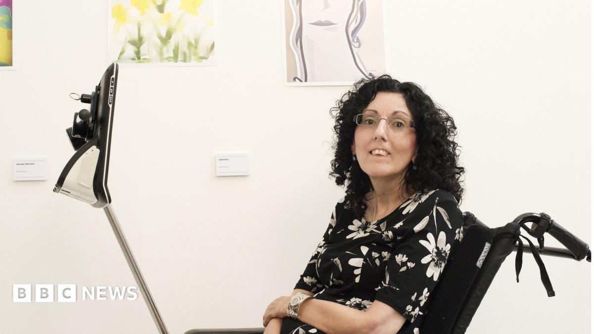 Paralysed artist creates artwork using just her eyes - BBC News