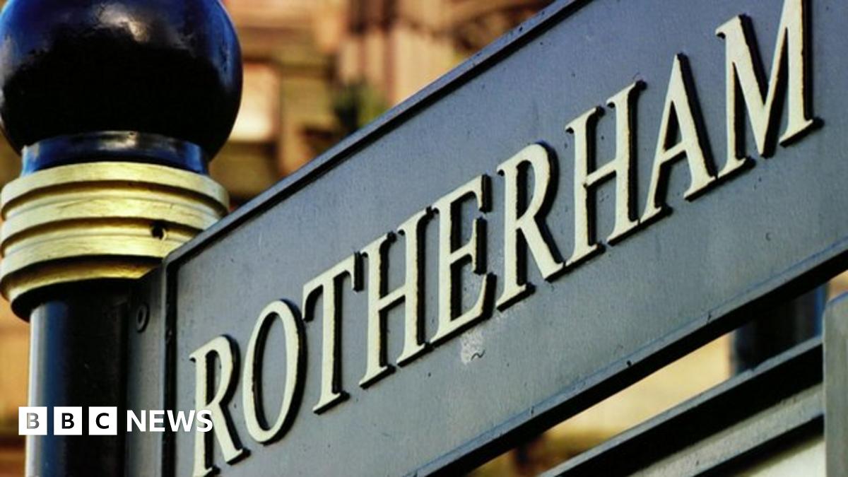 Rotherham councillors and staff to undergo training - BBC News