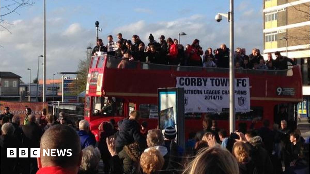 Corby Town Football Club's open-top bus parade - BBC News