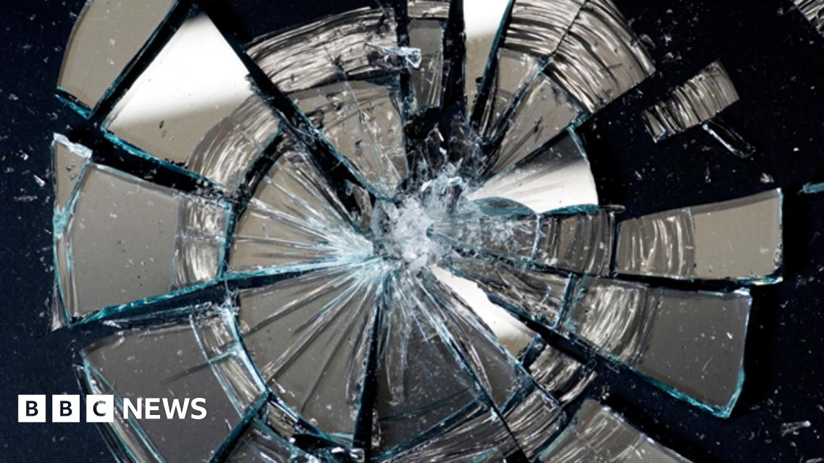 The people who think they are made of glass - BBC News