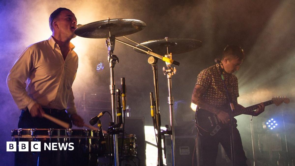Introducing... Slaves - BBC News
