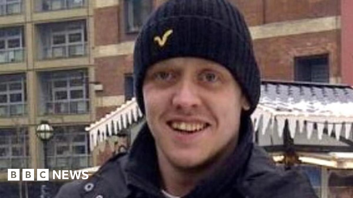 Christopher Wade stabbing: Five arrested in murder probe - BBC News