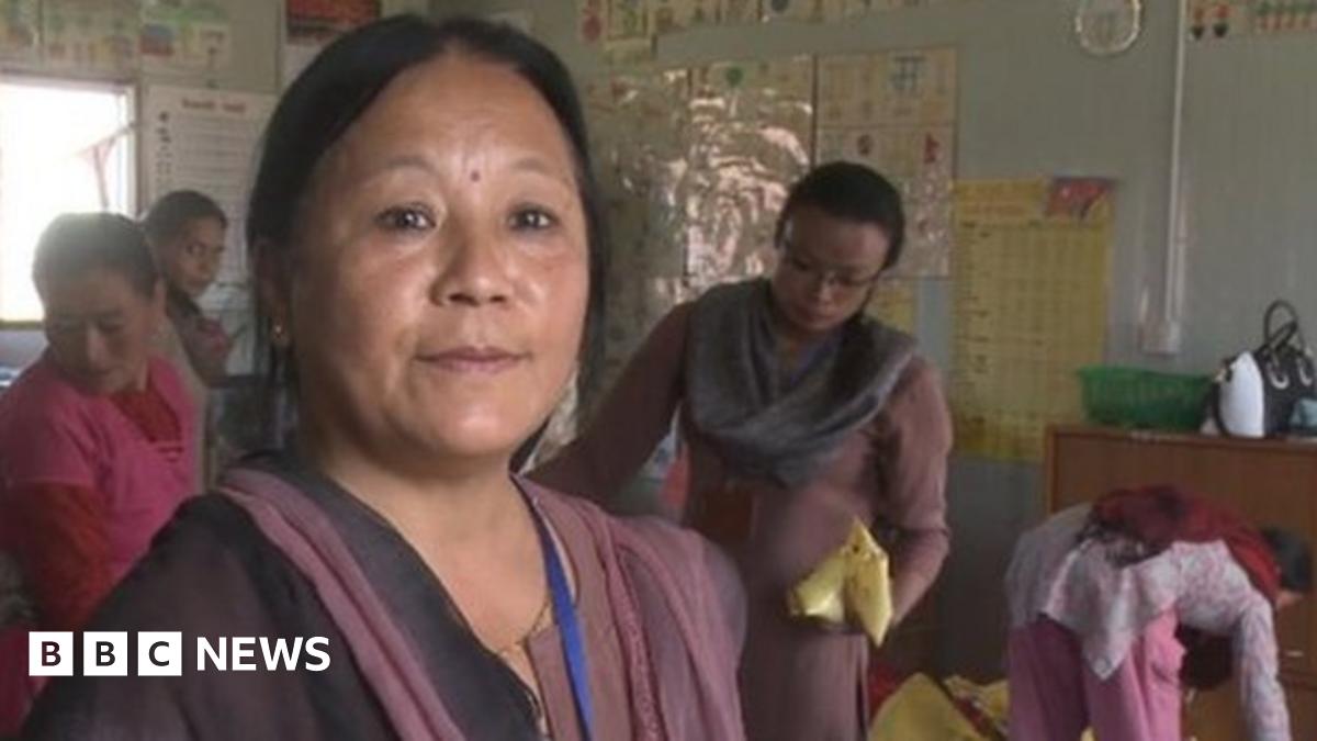 Homeless families in Nepal supplied with food by Wrexham charity - BBC News
