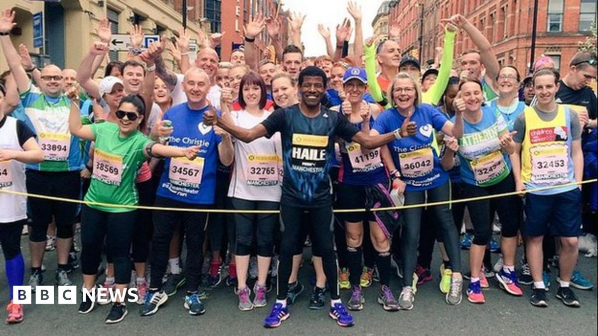 Great Manchester Run 2015: Thousands take on 10km course - BBC News