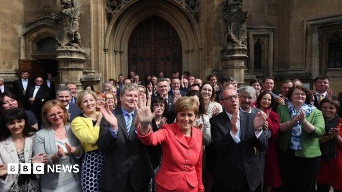 Election 2015: SNP MPs arrive at Westminster - BBC News