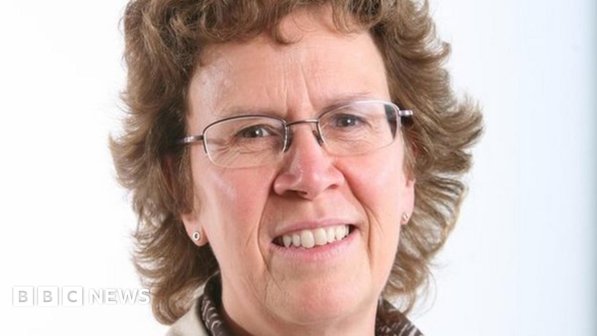 Leeds City Council elects Judith Blake as first female leader - BBC News