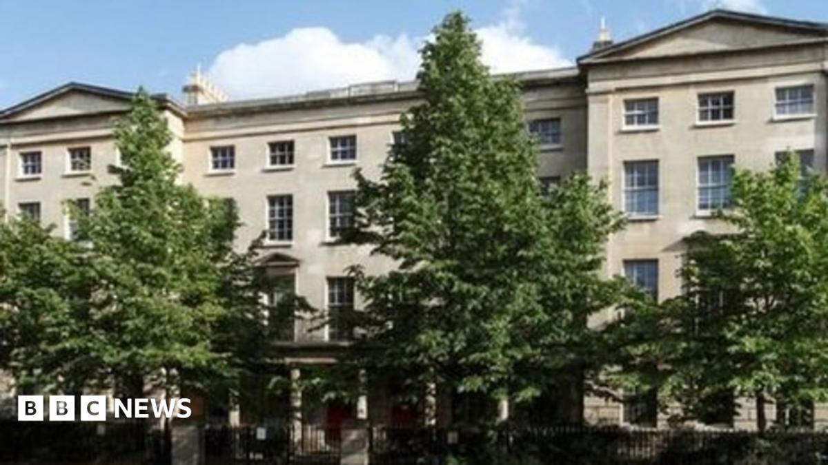 University of Reading plans to restore London Road properties - BBC News
