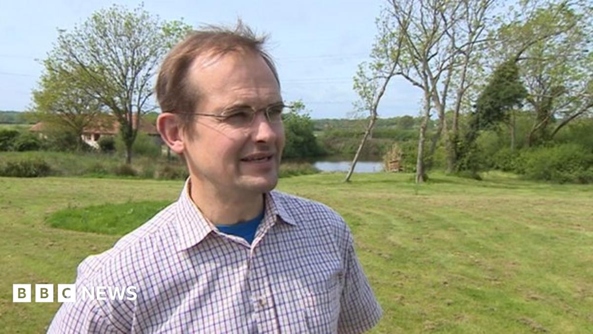 Farmer Robert Worsley turns down developers' £275m - BBC News