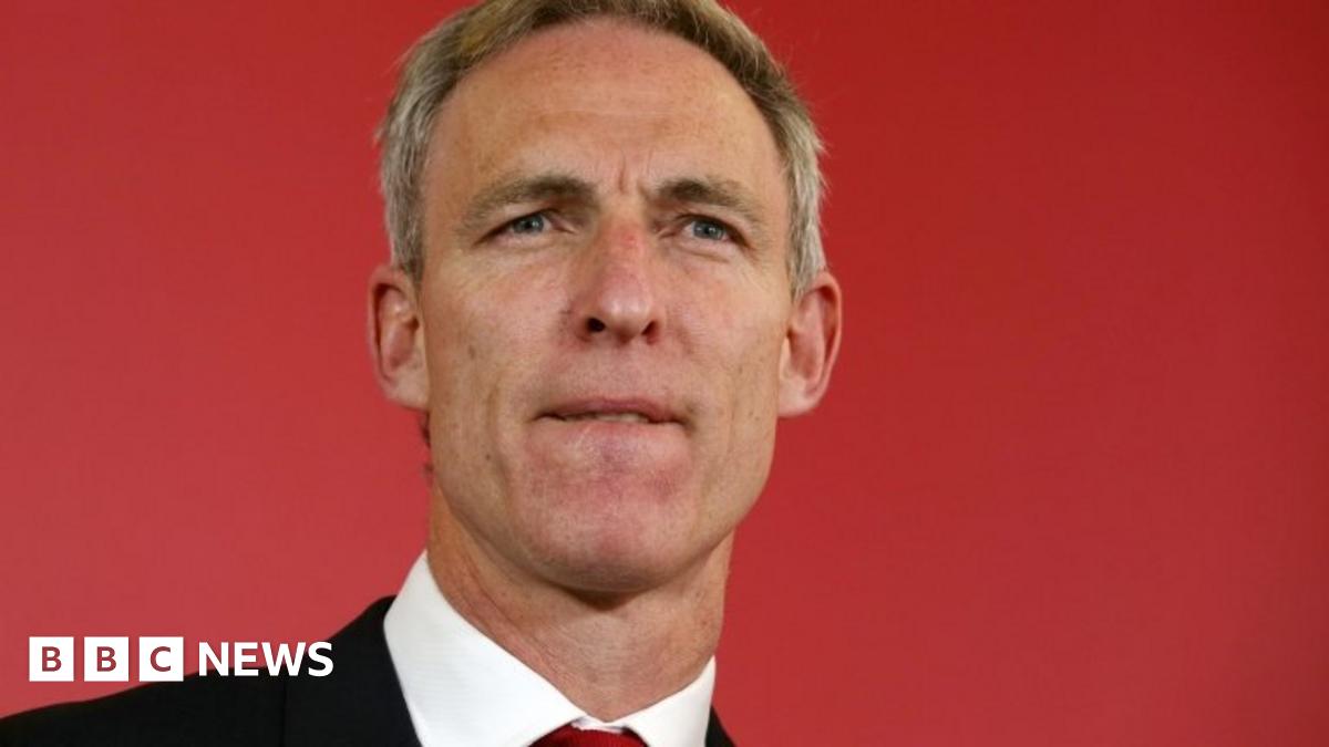 Jim Murphy supporters asked to sign letter backing his leadership - BBC News