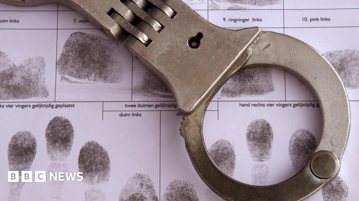 Fingerprints 'can reveal drug use' - BBC News