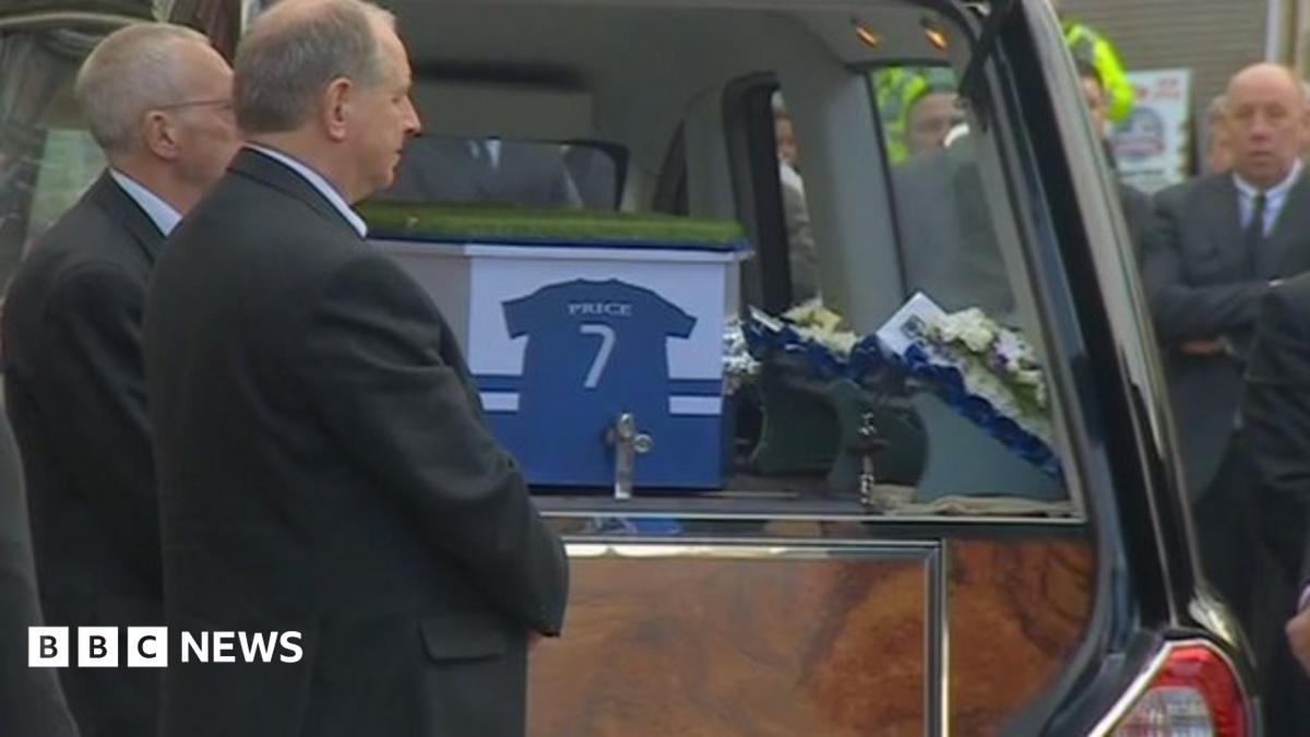 Cardiff City stages match in memory of fatal crash four - BBC News
