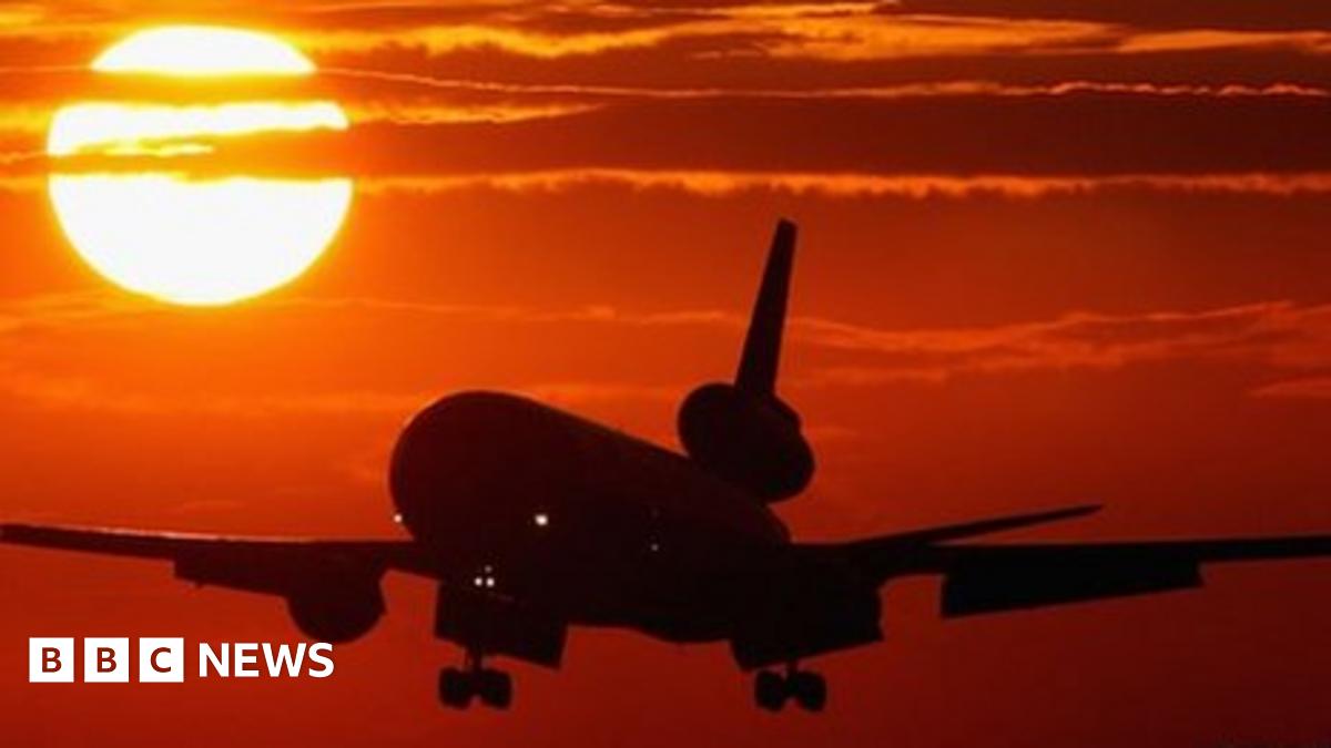 FBI flight hacker claims queried by security experts - BBC News