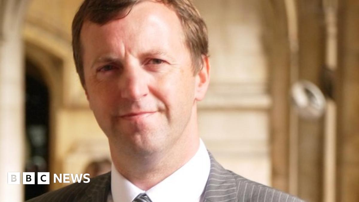 Jonathan Edwards MP leads Plaid in Parliament - BBC News