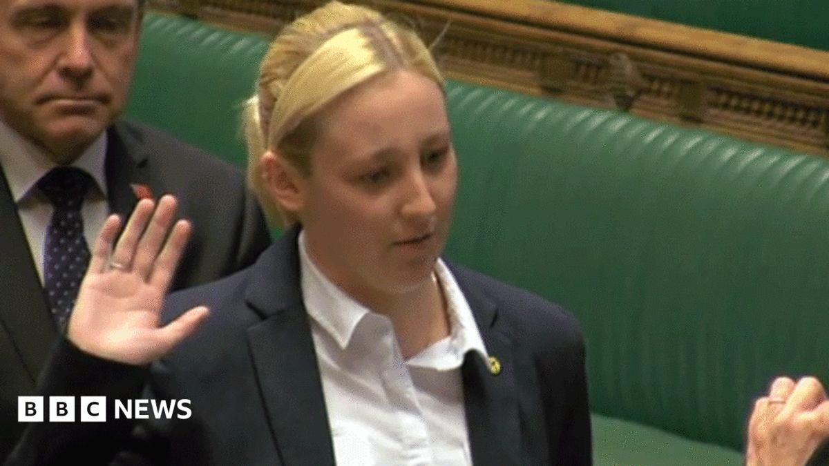 SNP MPs take House of Commons oath 'Scottish style' - BBC News
