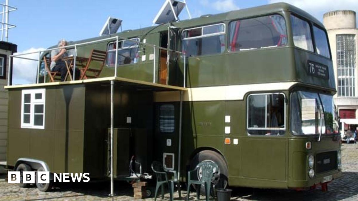 Bristol couple's vintage double-decker bus home plan - BBC News