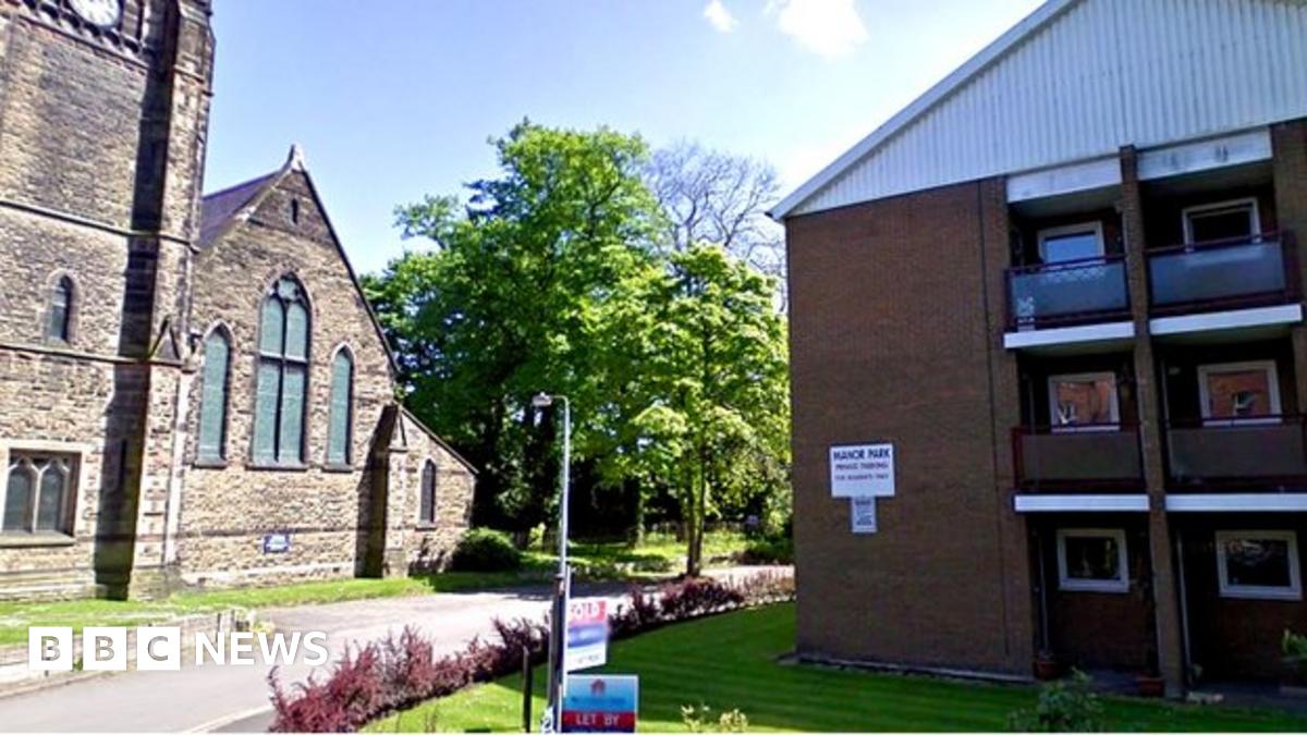 Andre Marshall: Man held over ex-Gooch Gang member shooting - BBC News