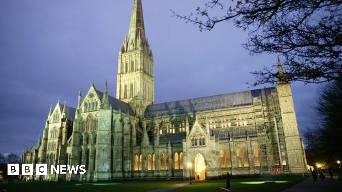 Bishop of Salisbury launches yew tree protection campaign - BBC News