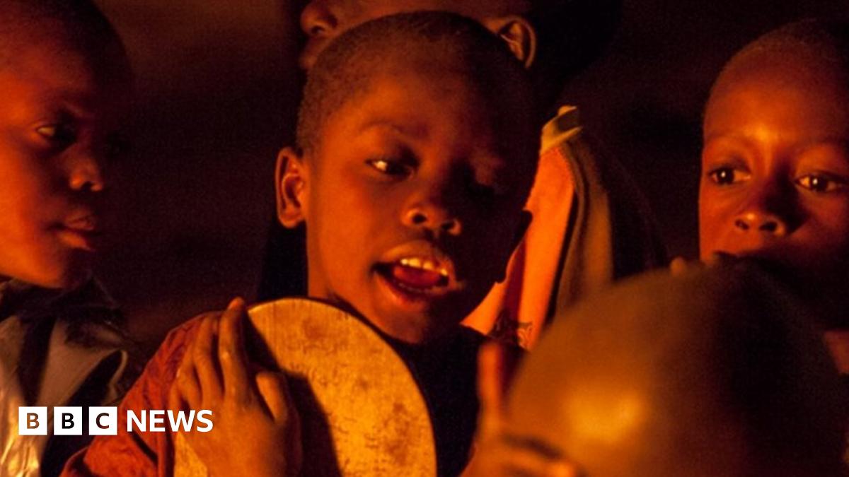 In pictures: Senegal's Mouride Islamic sect - BBC News