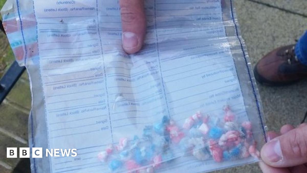 Kent and London suspect drug dealers charged by police - BBC News