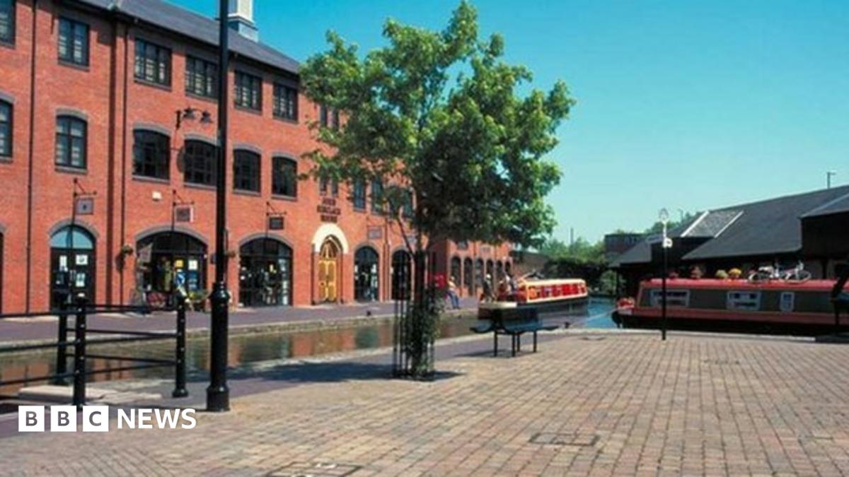 Coventry canal trail section officially opens - BBC News