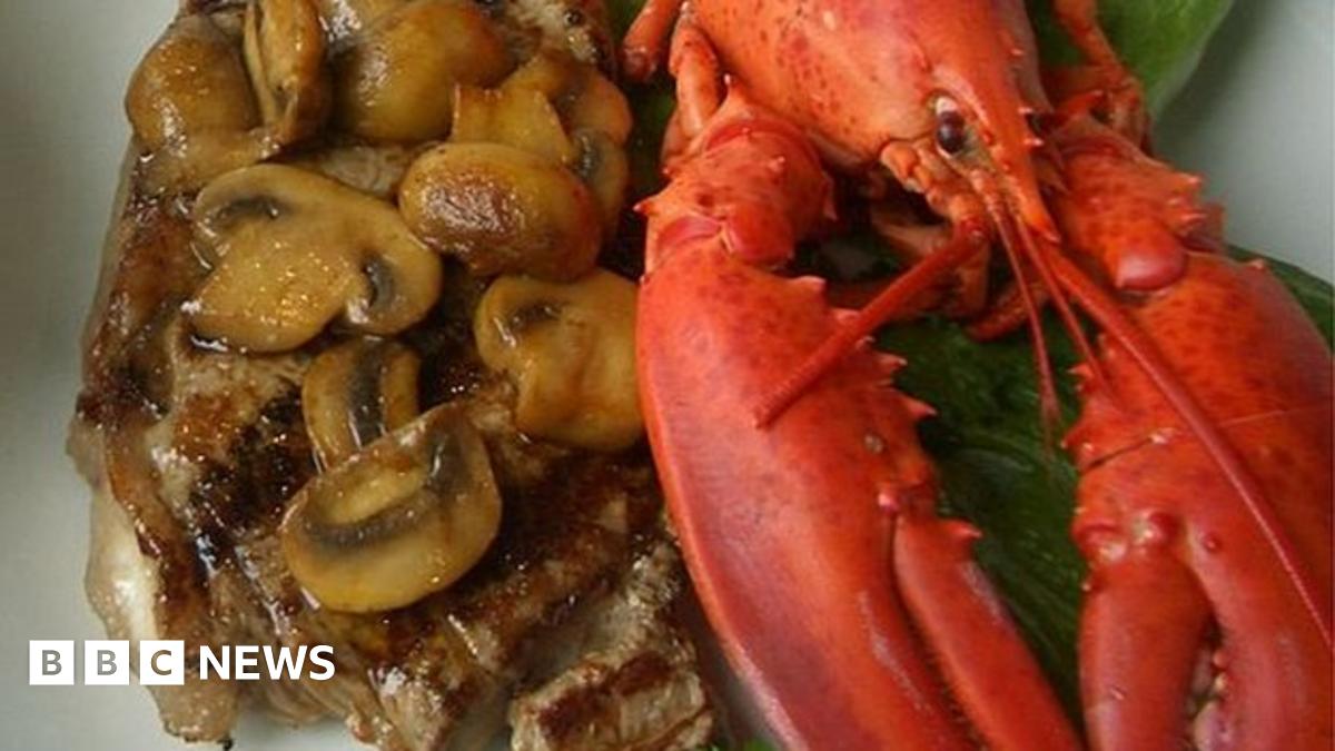 South Korea: Envoys' spouses show off cooking skills - BBC News