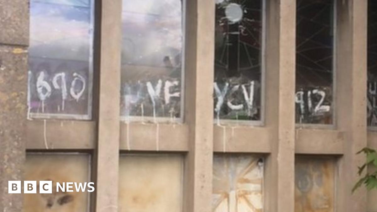 Sectarian graffiti sprayed on St Andrew's Church in Livingston - BBC News