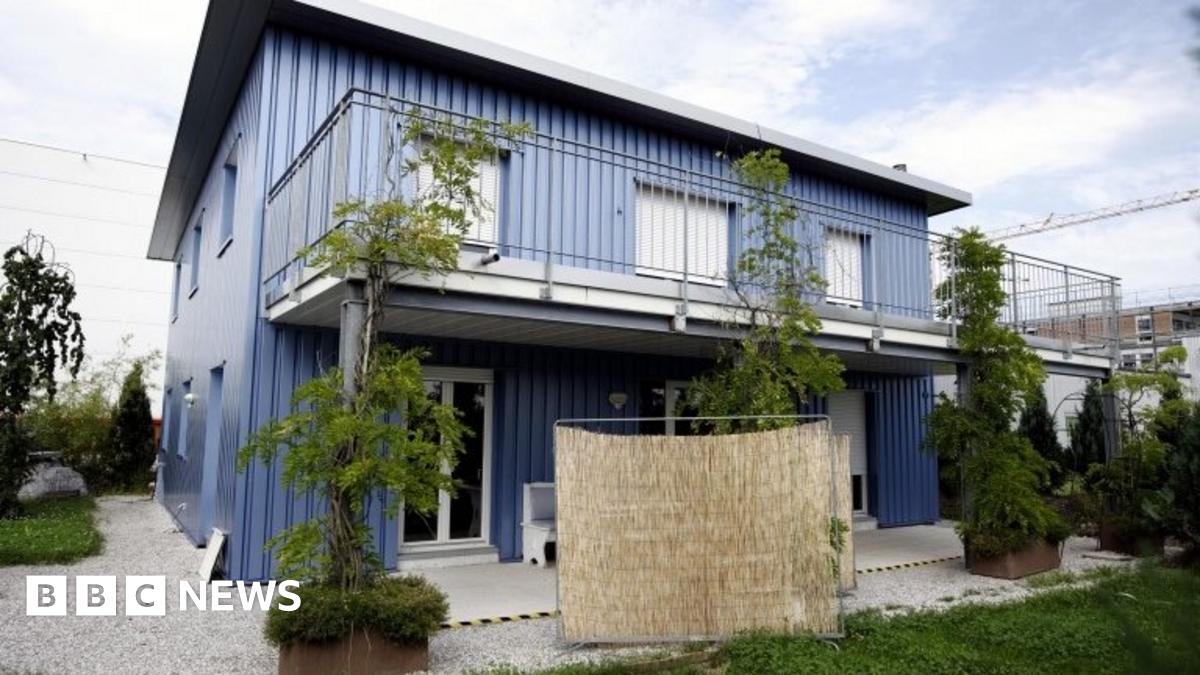 St Annes businessman Jeffrey Spector dies at Dignitas - BBC News