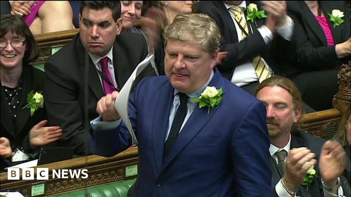 Why are MPs banned from clapping? - BBC News