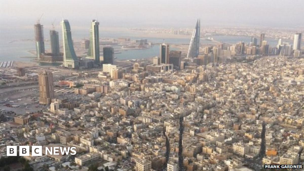 'Terrorists' freed in Bahrain prison raid - BBC News