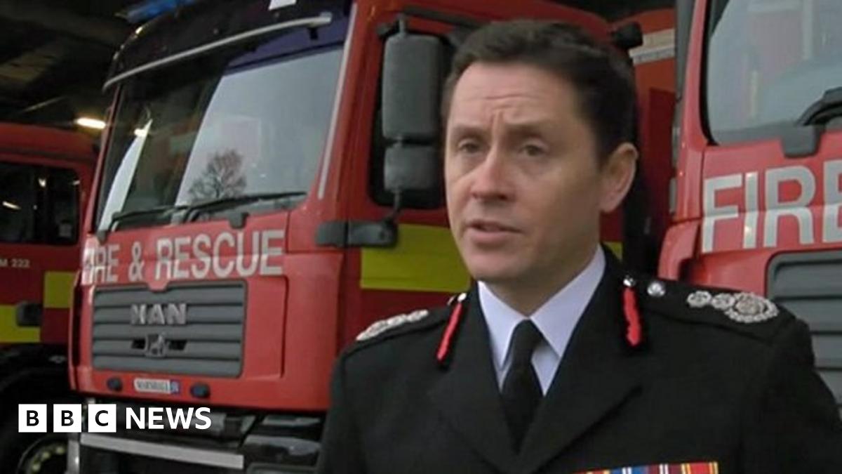 Devon and Somerset fire chief Lee Howell gets 6% pay rise - BBC News