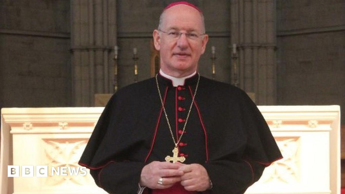New bishop installed in Arundel to replace 'unfaithful' priest - BBC News
