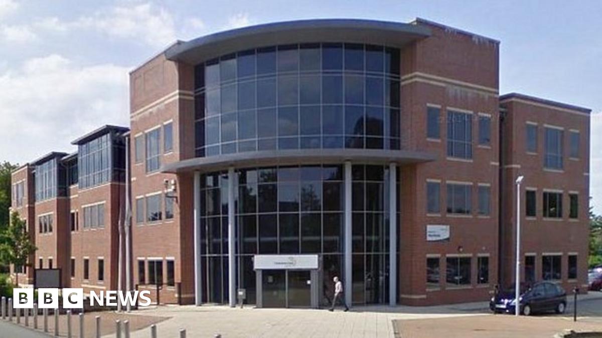 Cheshire devolution bid outlined by three councils - BBC News