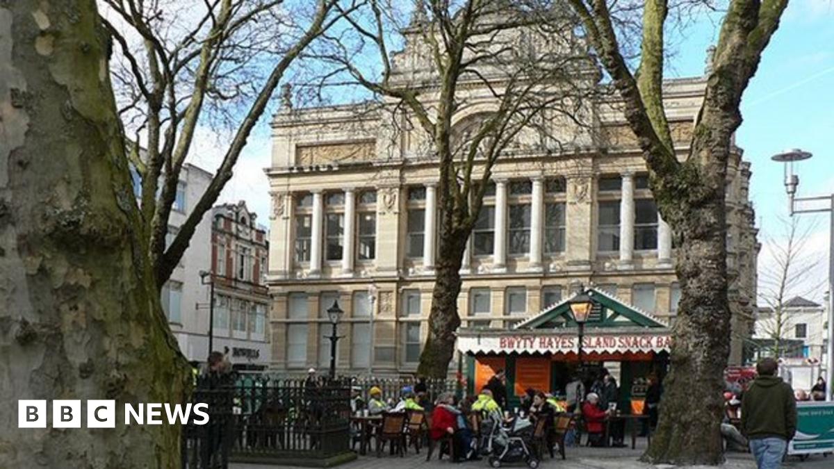 Cardiff Welsh language centre plans approved - BBC News