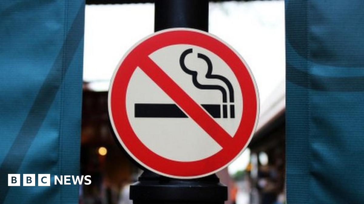 Smoking ban in England 'cuts child hospital admissions' - BBC News