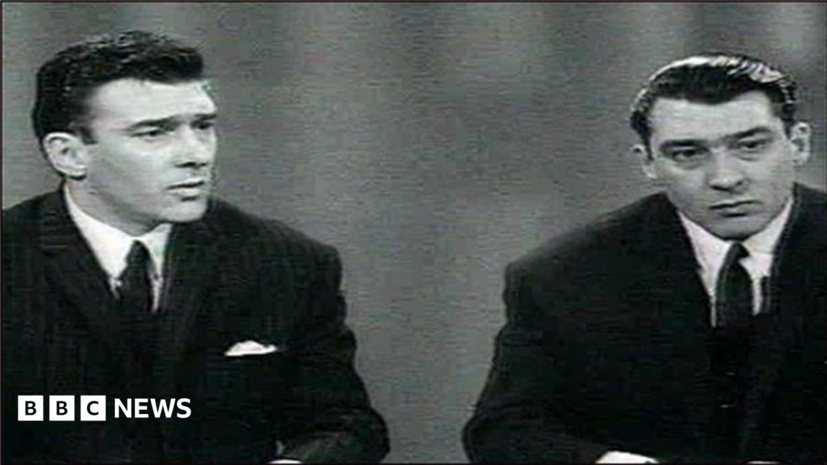 Personal Reggie Kray letters go under the hammer in Glasgow - BBC News