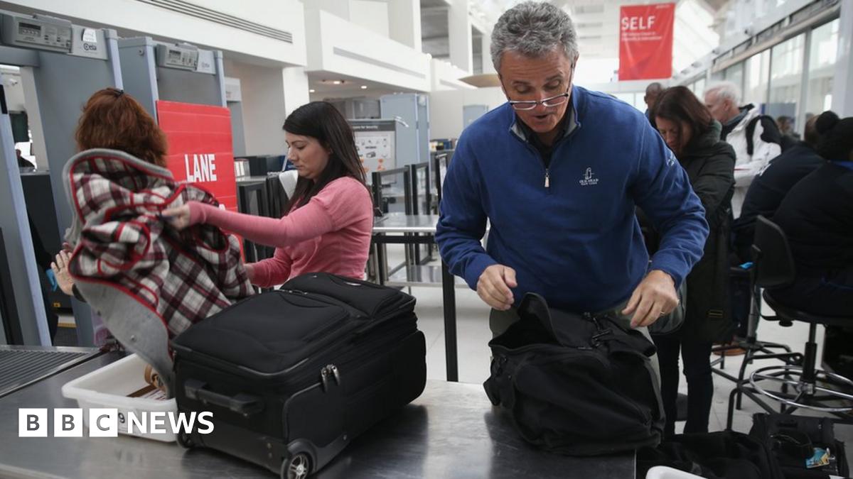 Reforms ordered after US airports fail security testing - BBC News