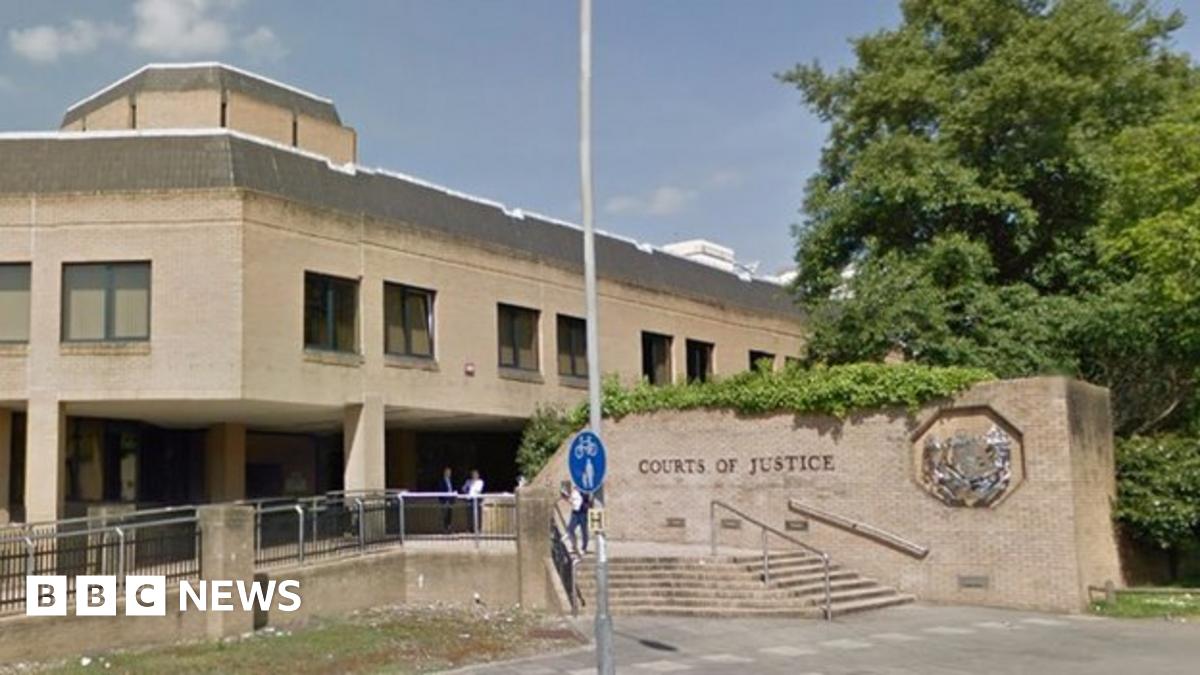 Michael Britten jailed for child abduction - BBC News