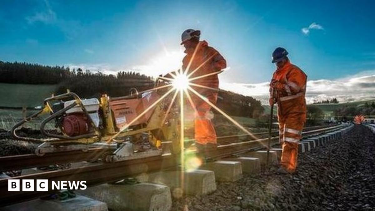 Talks to extend Borders Railway to Hawick and Carlisle - BBC News