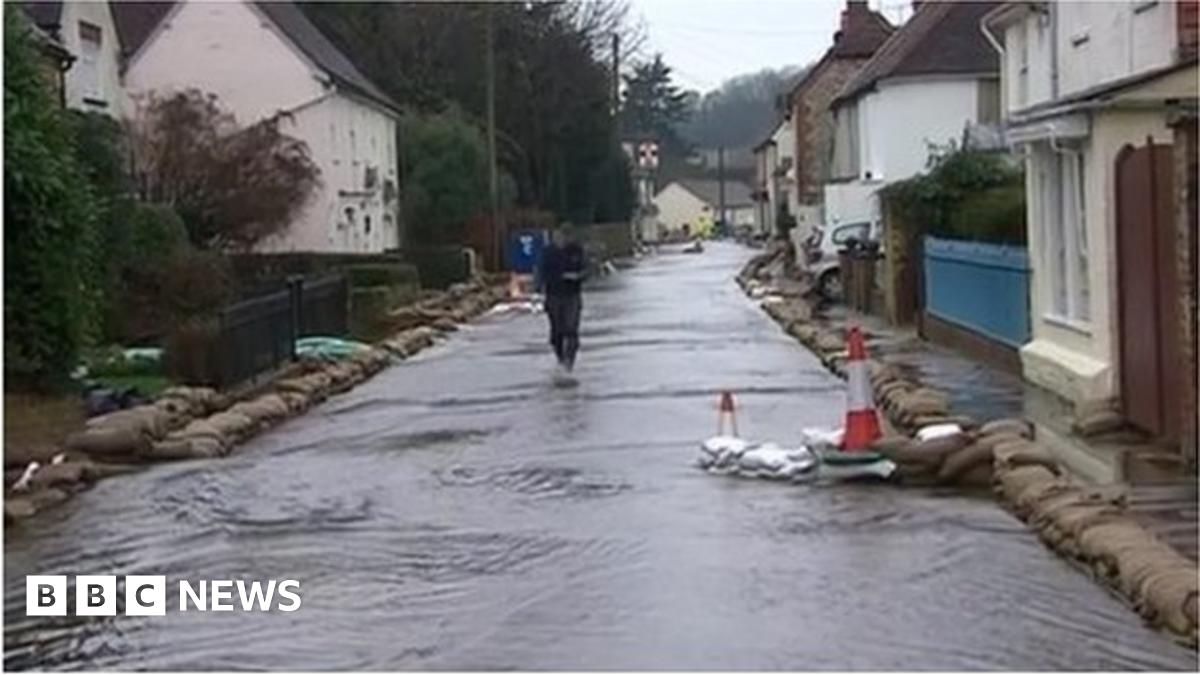 Major phase of Hambledon flood alleviation scheme starts - BBC News