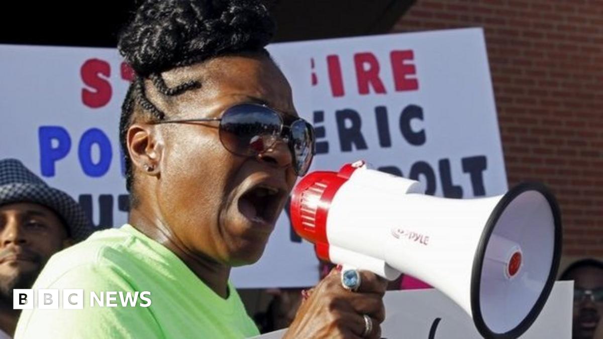 McKinney video: Protest over Texas pool party policing - BBC News