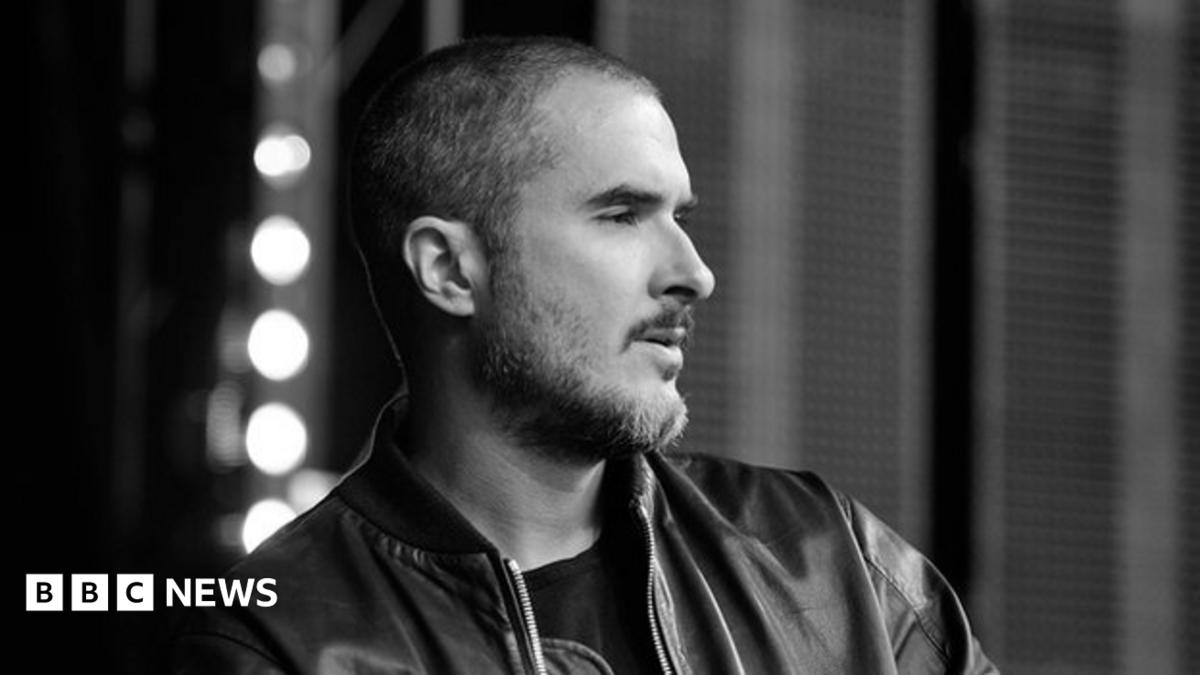Apple Beats 1: Why is Apple bothering with radio? - BBC News